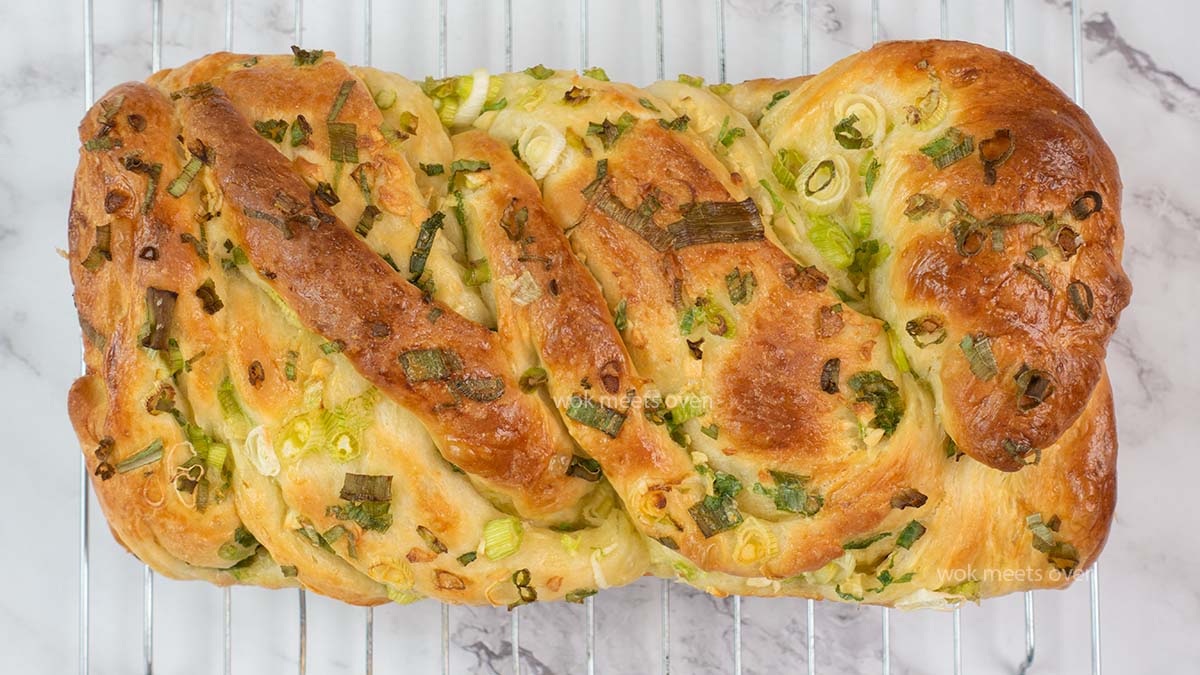 This Aromatic Green Onion Garlic Butter Bread Will Leave You Speechless ...